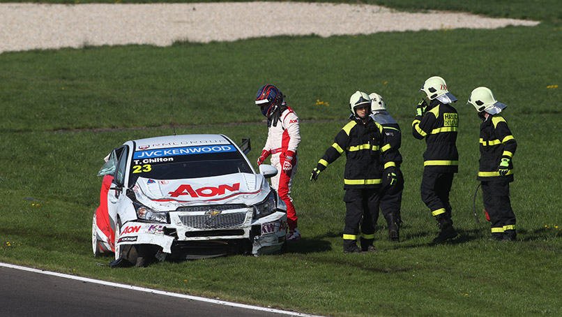 Chilton crashes out of warm-up session | Federation Internationale de l ...
