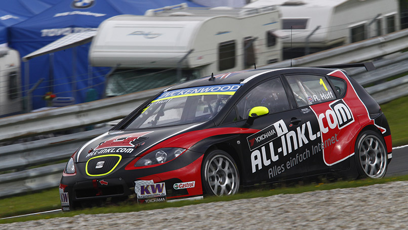 Huff splits the chevy cars | Federation Internationale de l'Automobile