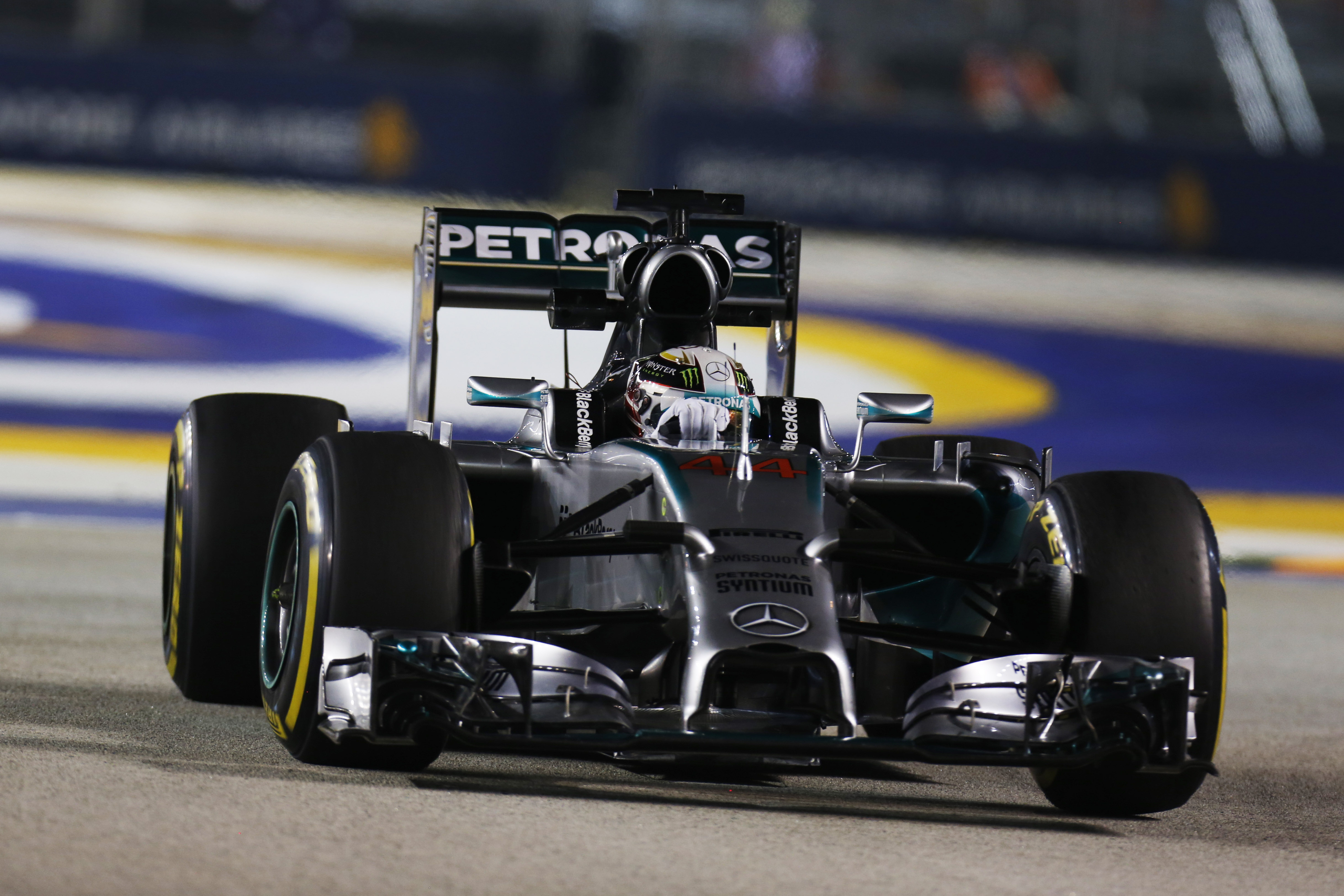 Hamilton takes over at the top in Singapore | Federation Internationale ...