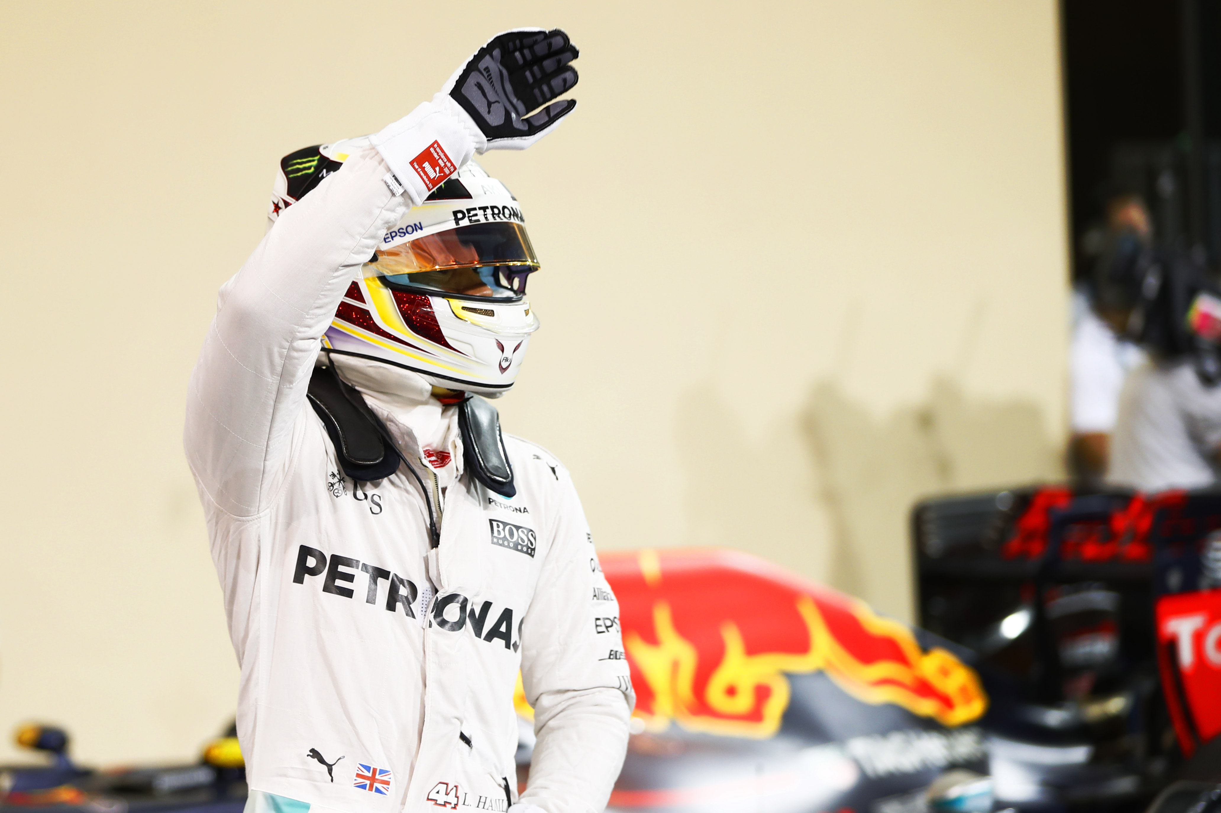 F1 - Hamilton on pole for F1 title decider ahead of Rosberg, Ricciardo ...