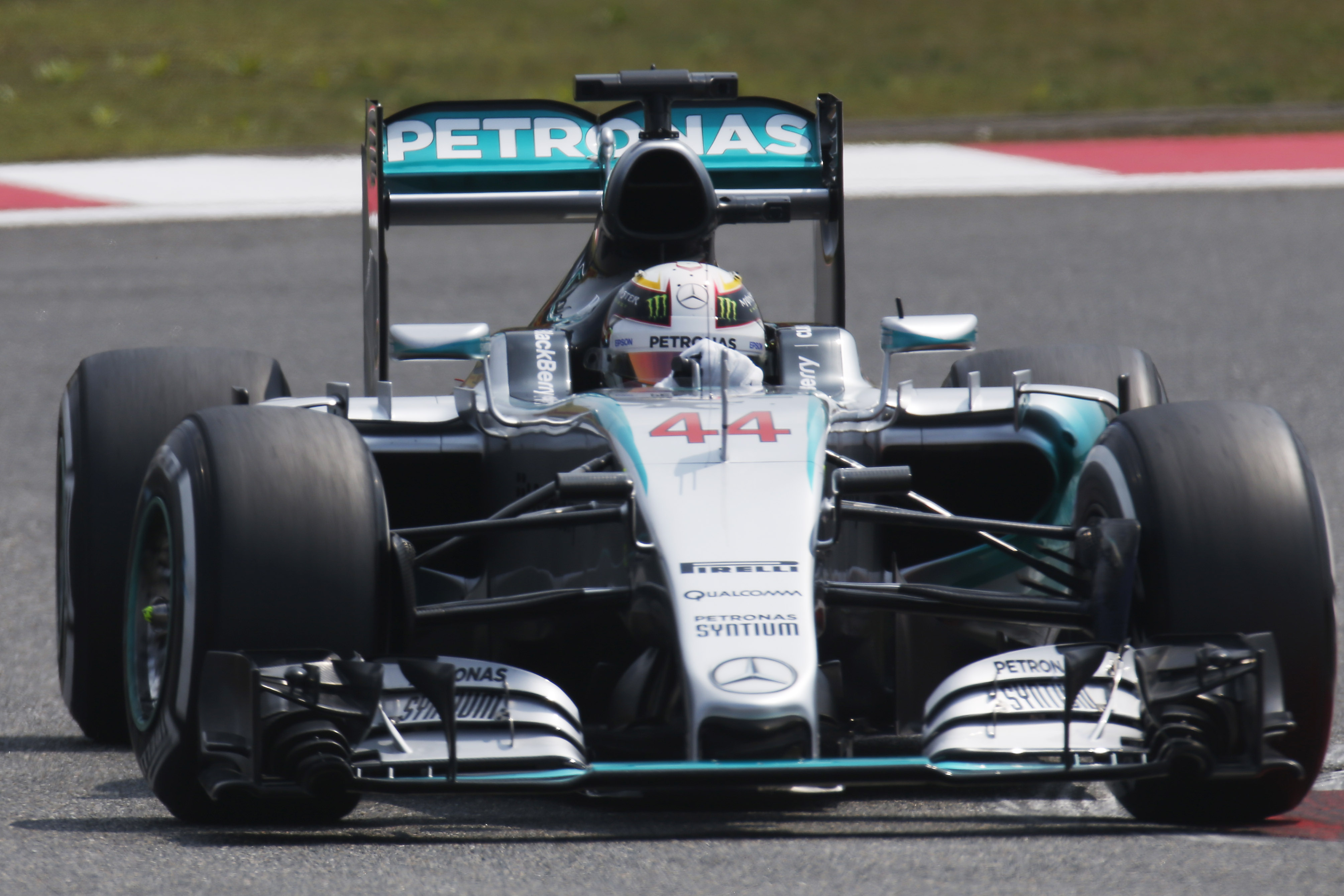 Hamilton sets the pace in Shanghai | Federation Internationale de l ...