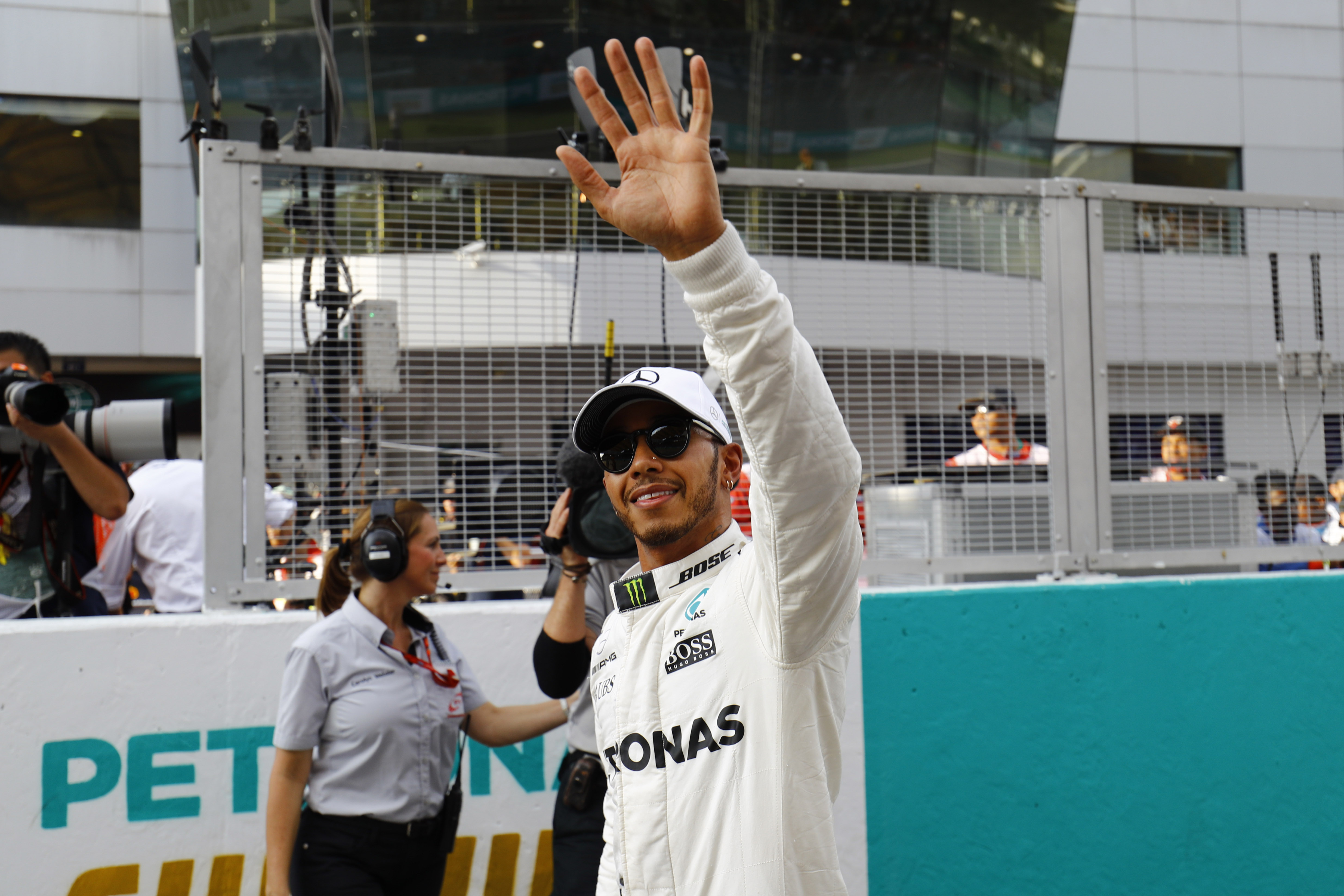 F1 - Hamilton on pole as mechanical issue destroys Vettel’s hopes ...