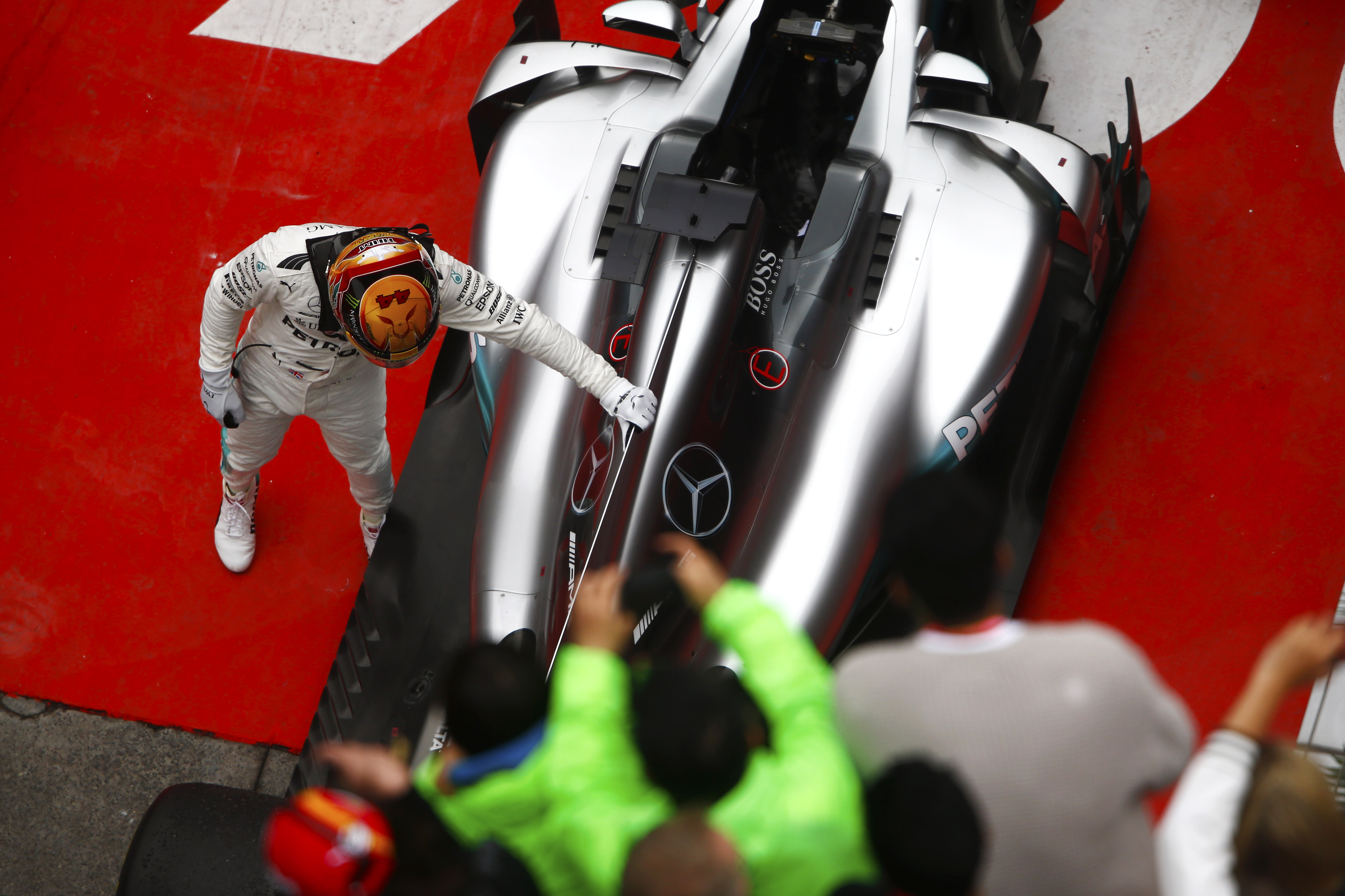 F1 - Hamilton wins Chinese Grand Prix ahead of Vettel and Verstappen ...