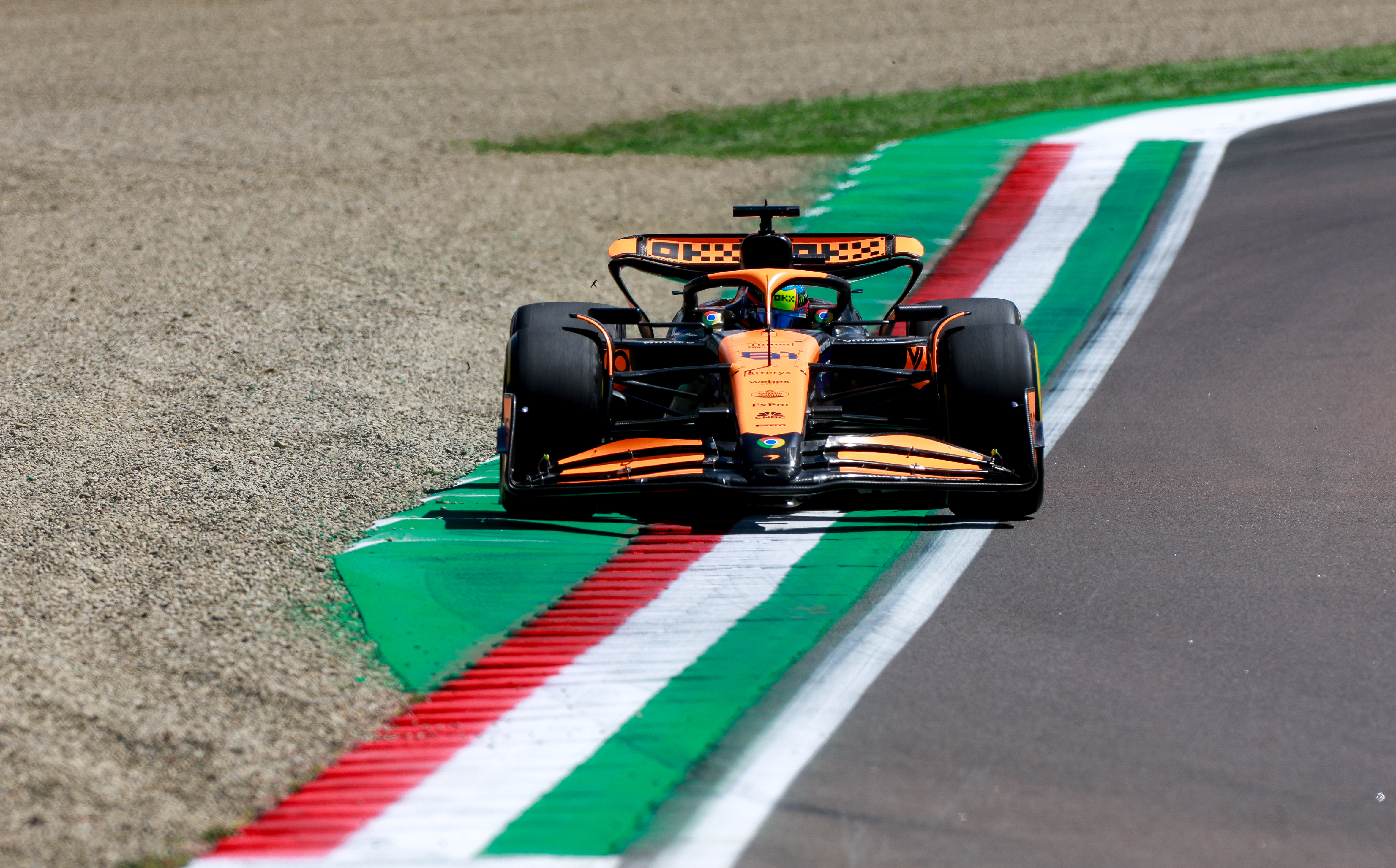 F1 - Piastri quickest in final practice disrupted by crashes for Alonso ...