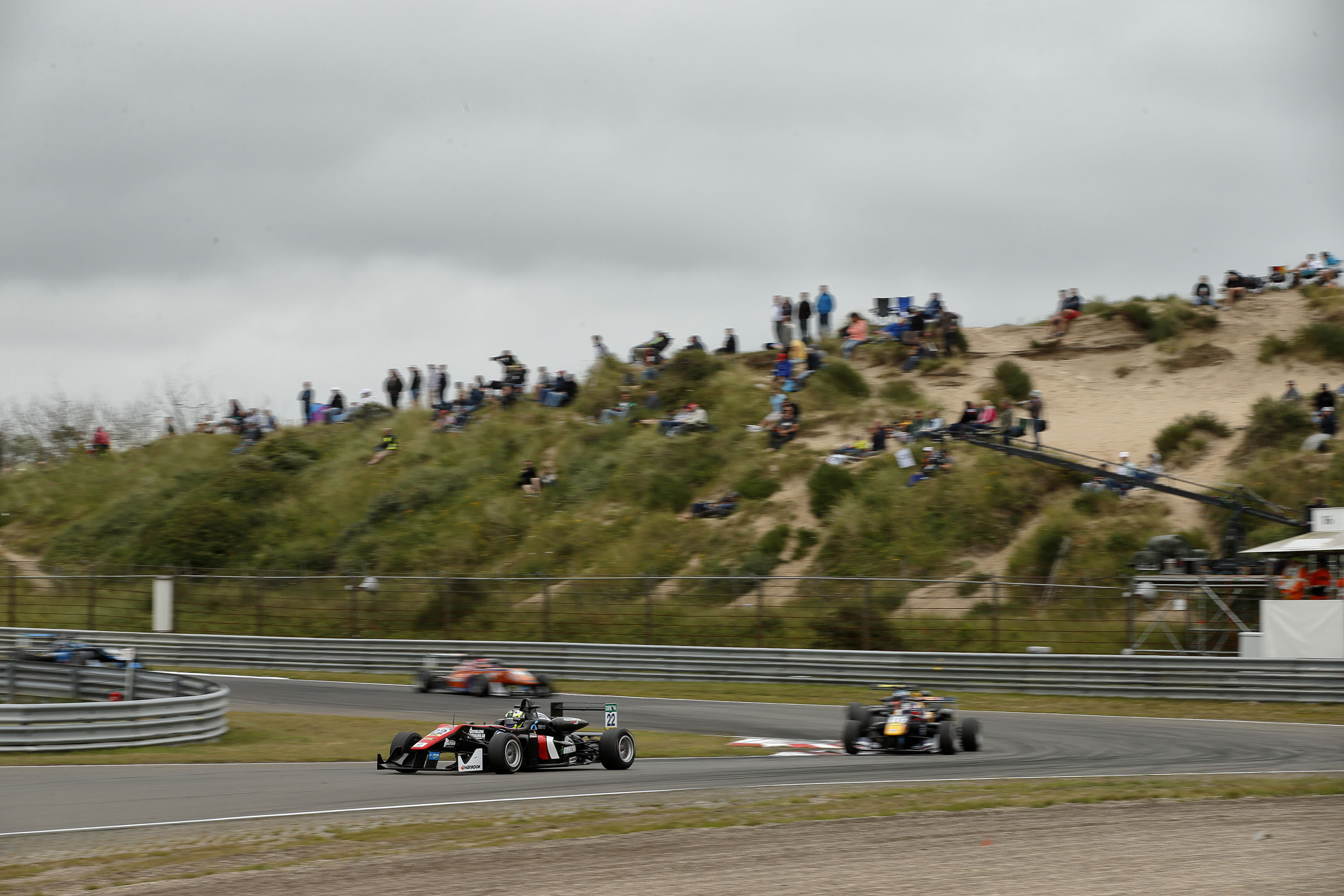 F3 – Zandvoort: full throttle through the sand dunes | RACER