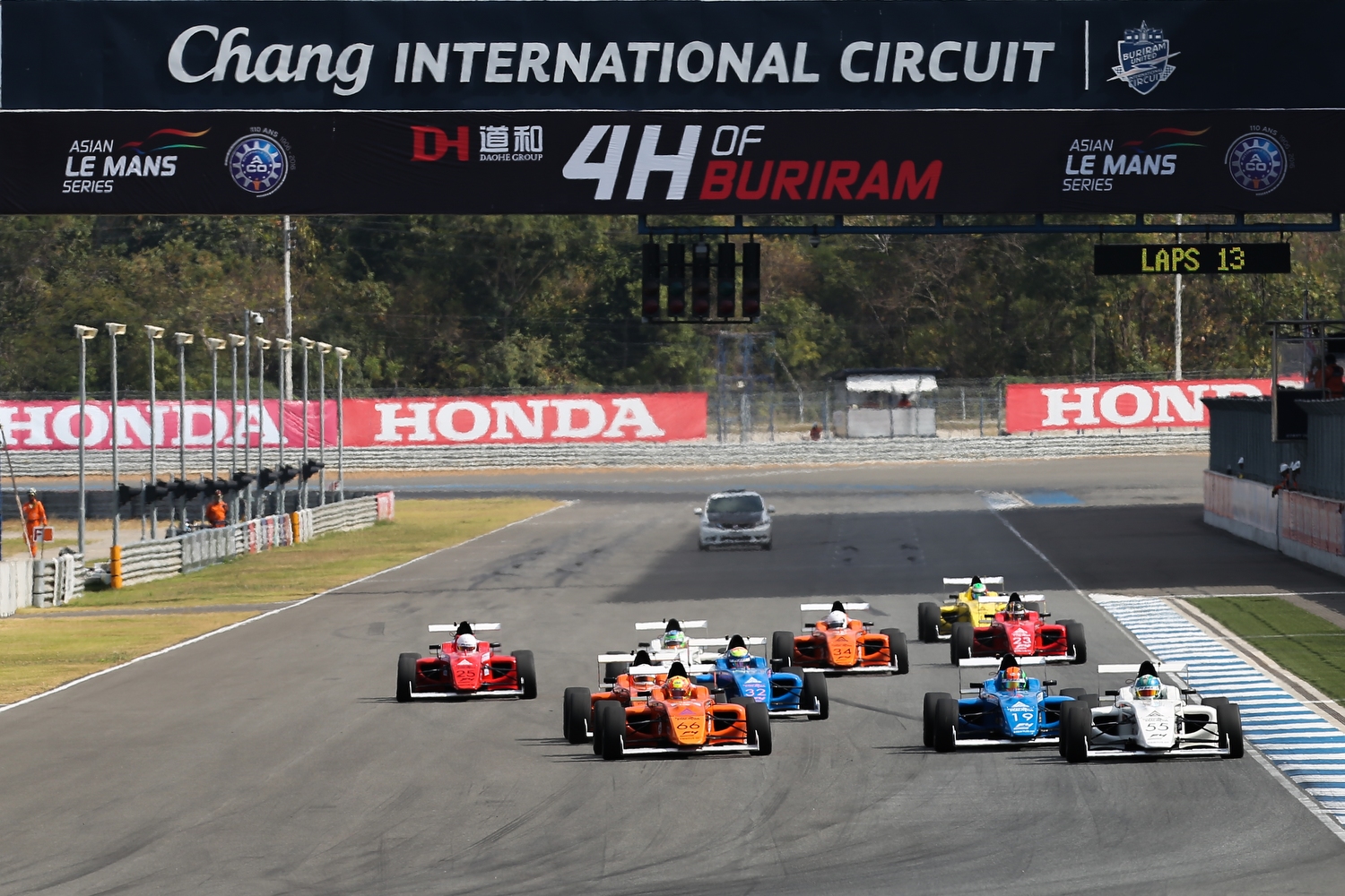 F4 - Frost and Kahia on top on day one in Thailand in F4/SEA ...