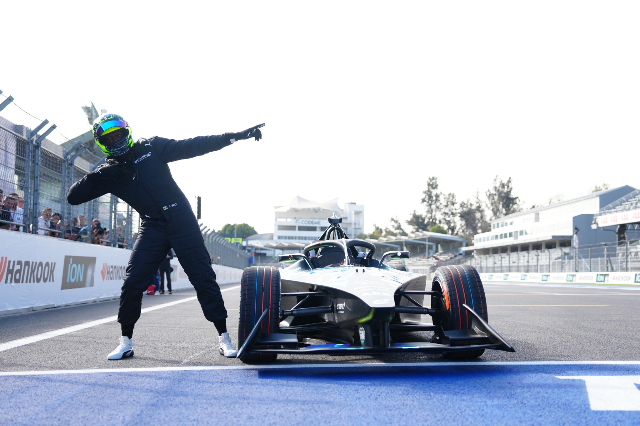 Formula E - Lighting Bolt electrifies in world record-breaking Formula ...