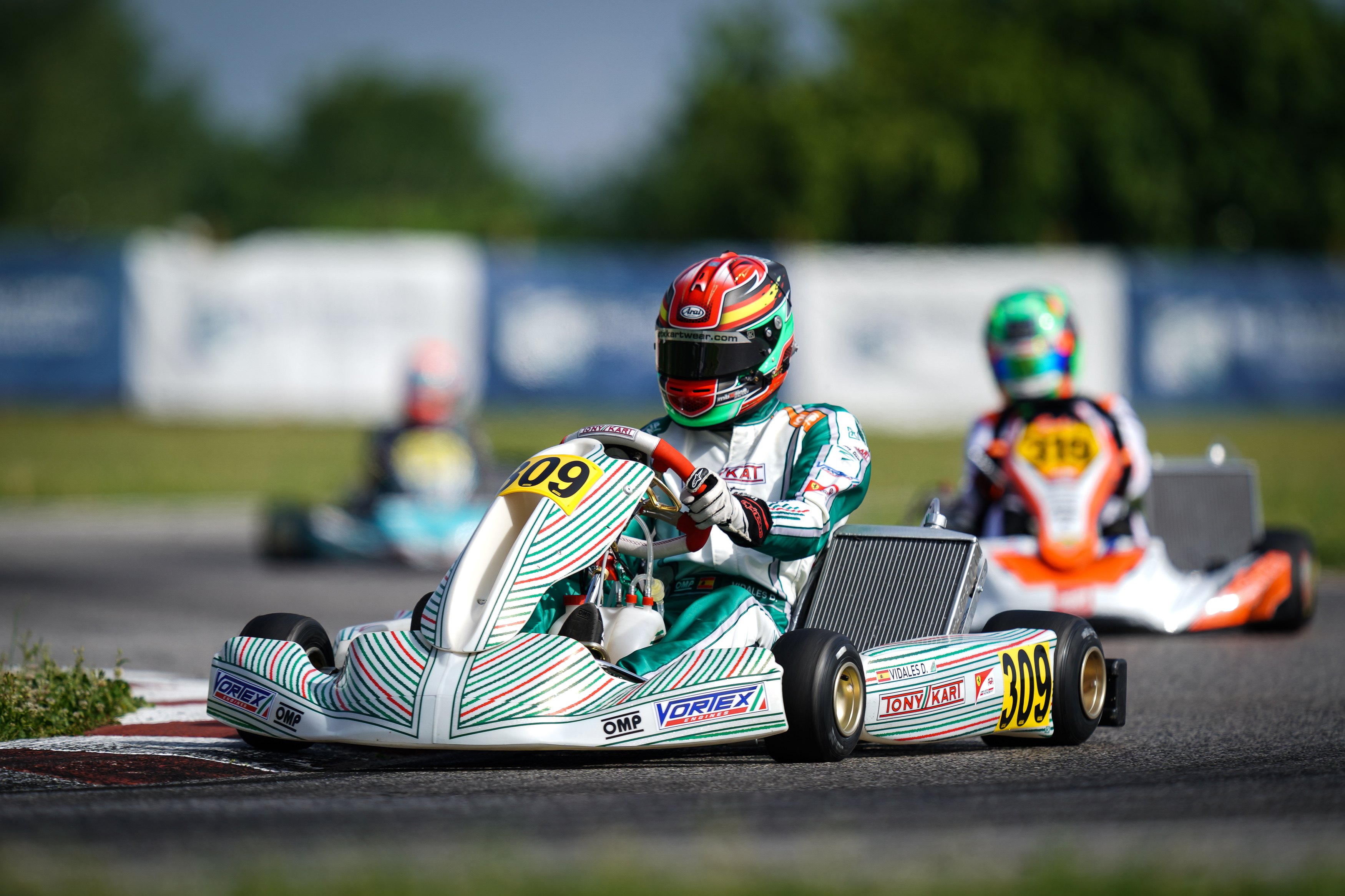 FIA Karting - Fierce battles for qualification in the sun at Sarno ...