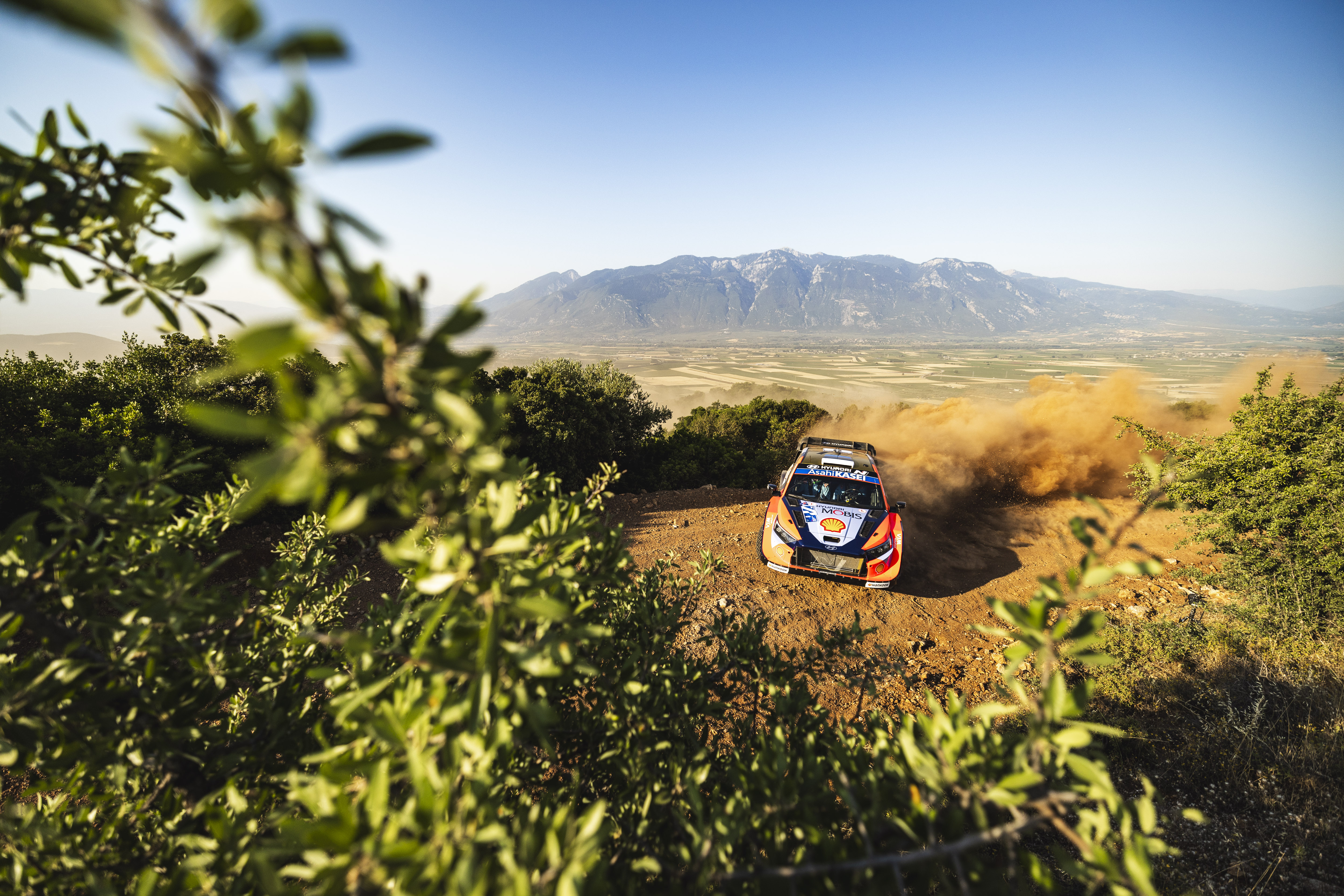 WRC - Tänak scorches to slender lead on sun-baked Acropolis Friday ...