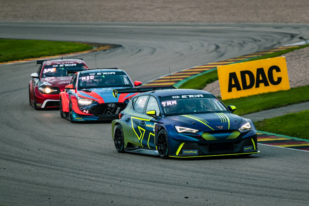 FIA ETCR - Tambay heads two-way FIA ETCR title battle with Ekström as ...